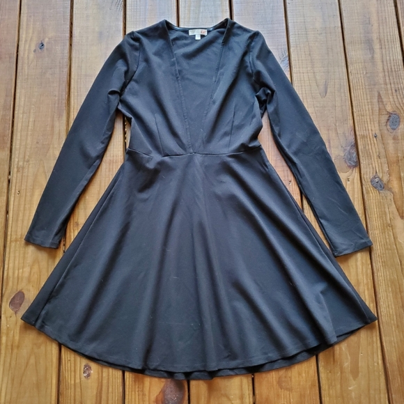Gianni Bini | Dresses | Gb Gianni Bini L Black Fitted Stretchy Low Cut Long Sleeve Fit Flare ...